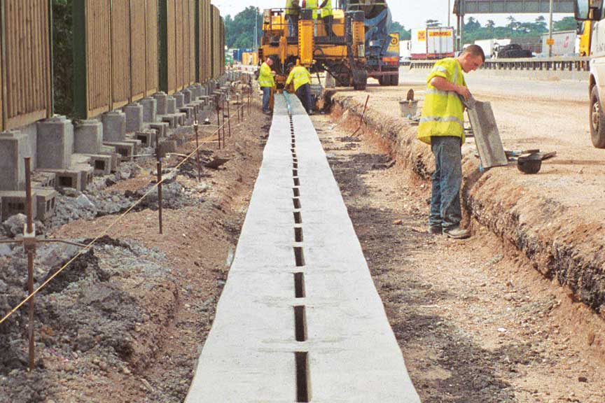 GOMACO, Manufacturer of Concrete Slipform Paving Equipment: Three-Track ...