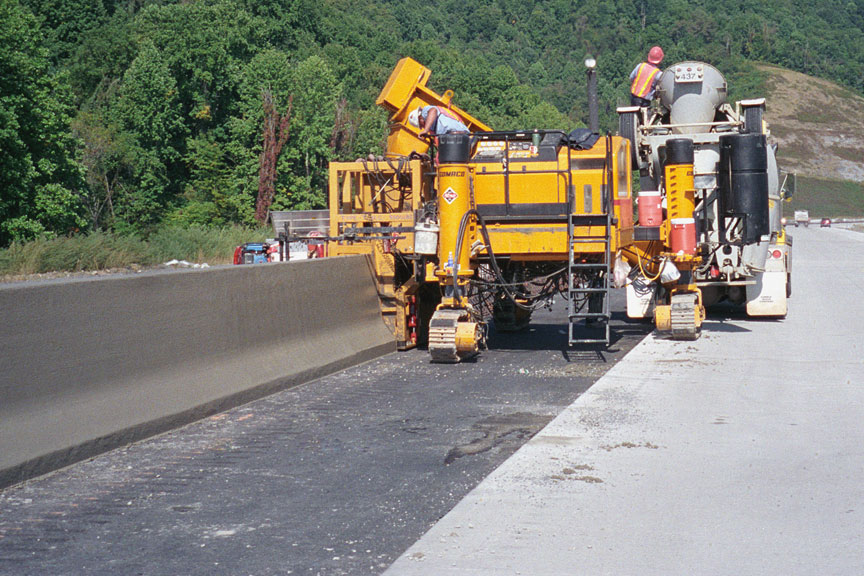 GOMACO, Manufacturer of Concrete Slipform Paving Equipment: Commander ...