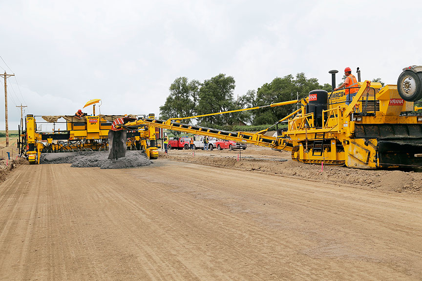 GOMACO, Manufacturer of Concrete Slipform Paving Equipment: GP3 ...